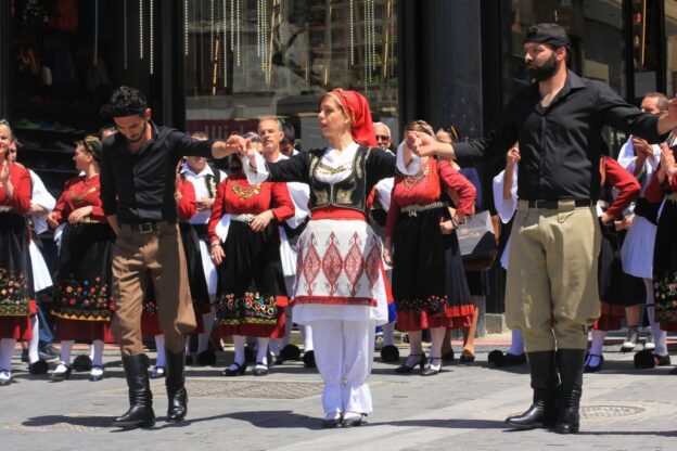 8 Best Traditional Folk Dances of Crete