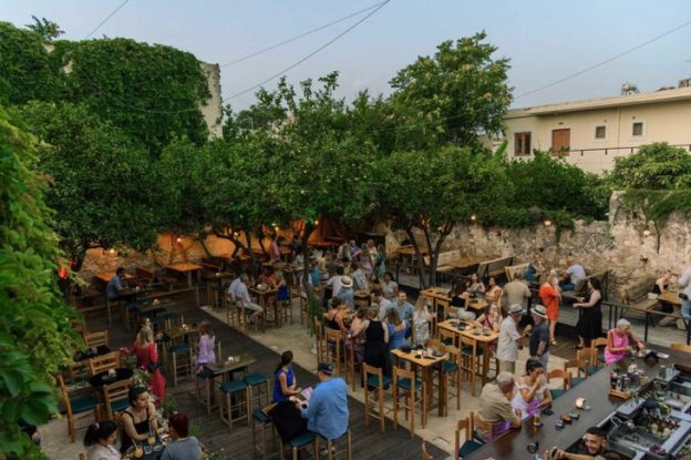 13 Best Bars in Rethymno and Their Signature Drinks